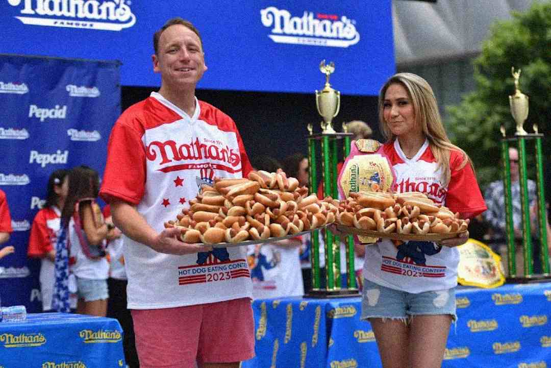 15 People Who Broke World Records for the Most Ridiculous Things - AOL