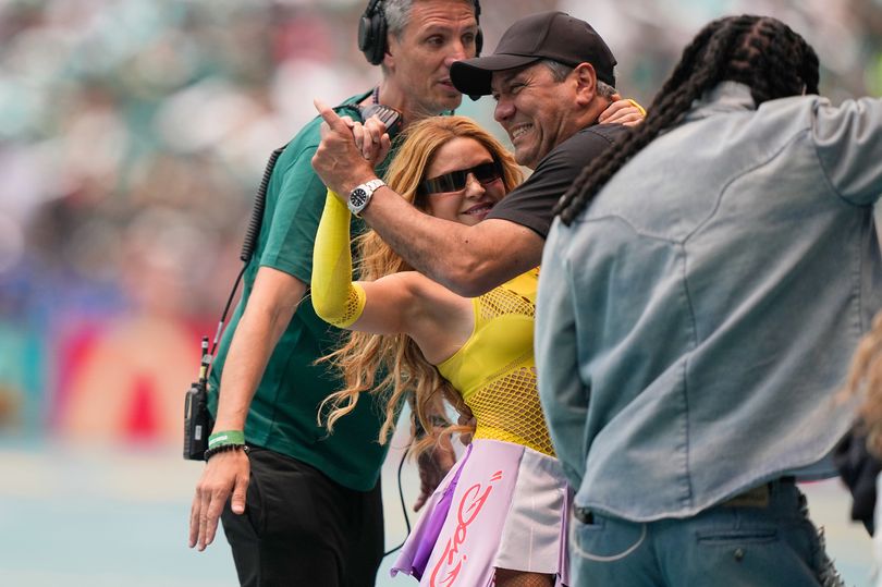 Shakira 'shows her true colors' at the FIFA World Cup's opening ...