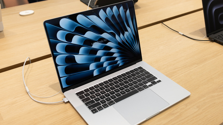 MacBook Pro Or MacBook Air: Which Apple Laptop Lasts Longer? - AOL