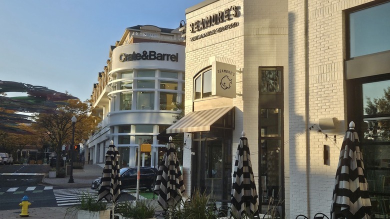 Virginia's Upscale, Walkable Arlington Neighborhood Dazzles With ...