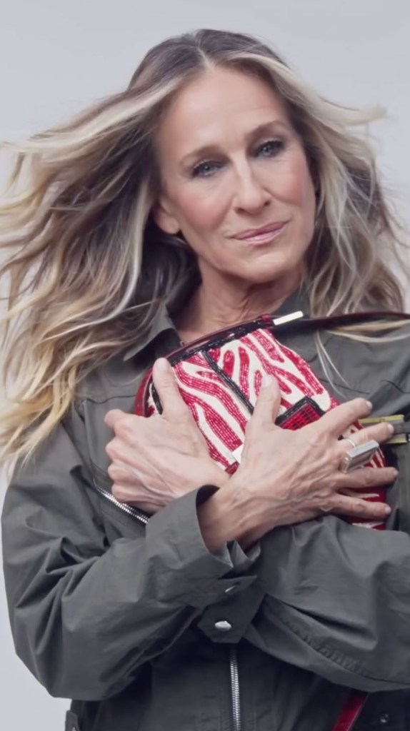 Sarah Jessica Parker is a real-life Carrie Bradshaw in Fendi handbag ...