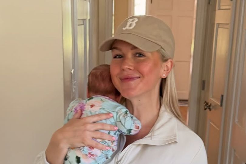Karoline Leavitt flaunts postpartum figure but fans get distracted by ...