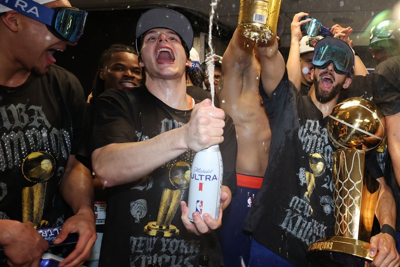 David Muir gives four-word take on rowdy celebrations after Knicks win ...