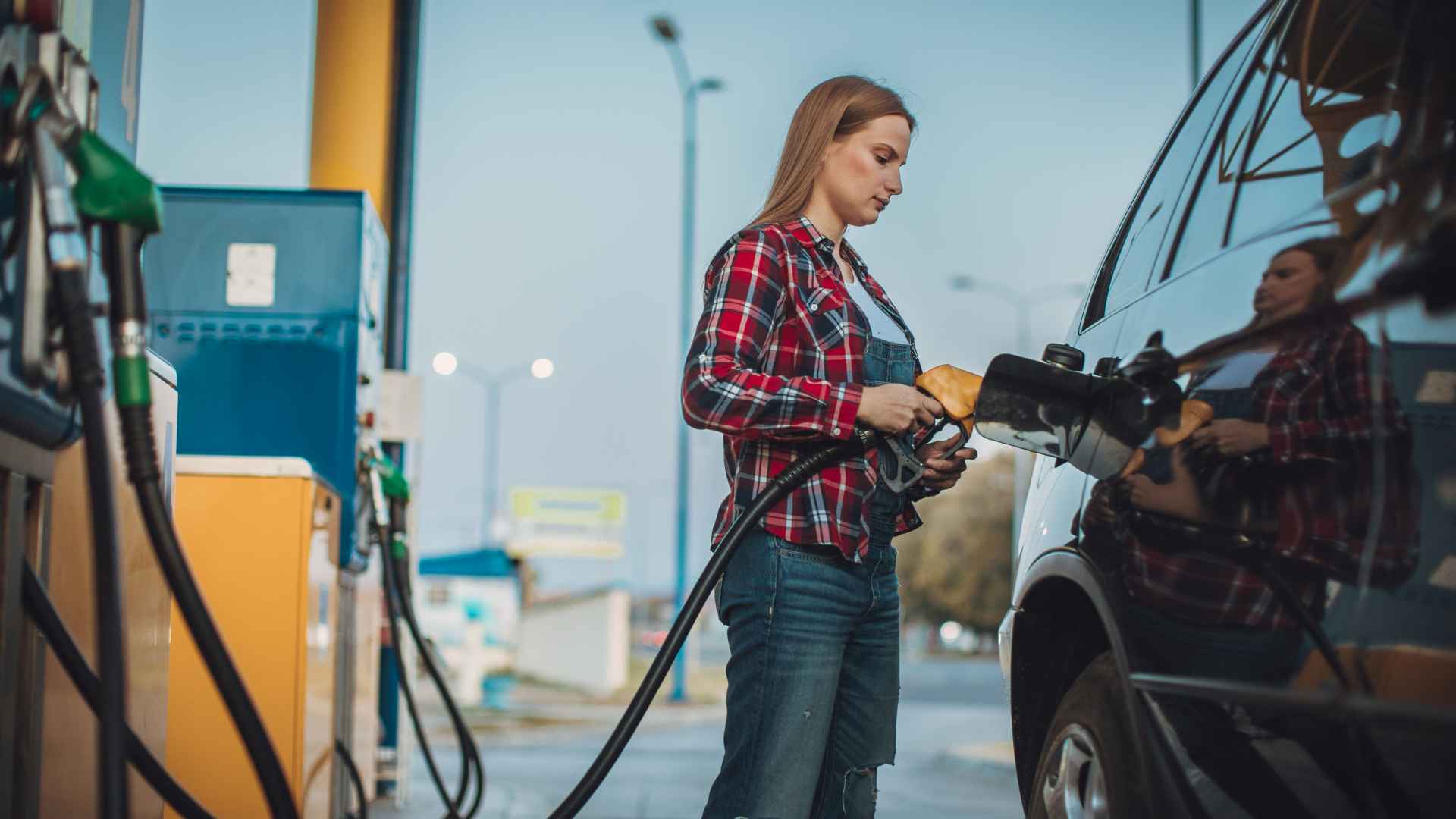 The Worst Day of the Week To Buy Gas — and the Best Time To Fill Up ...