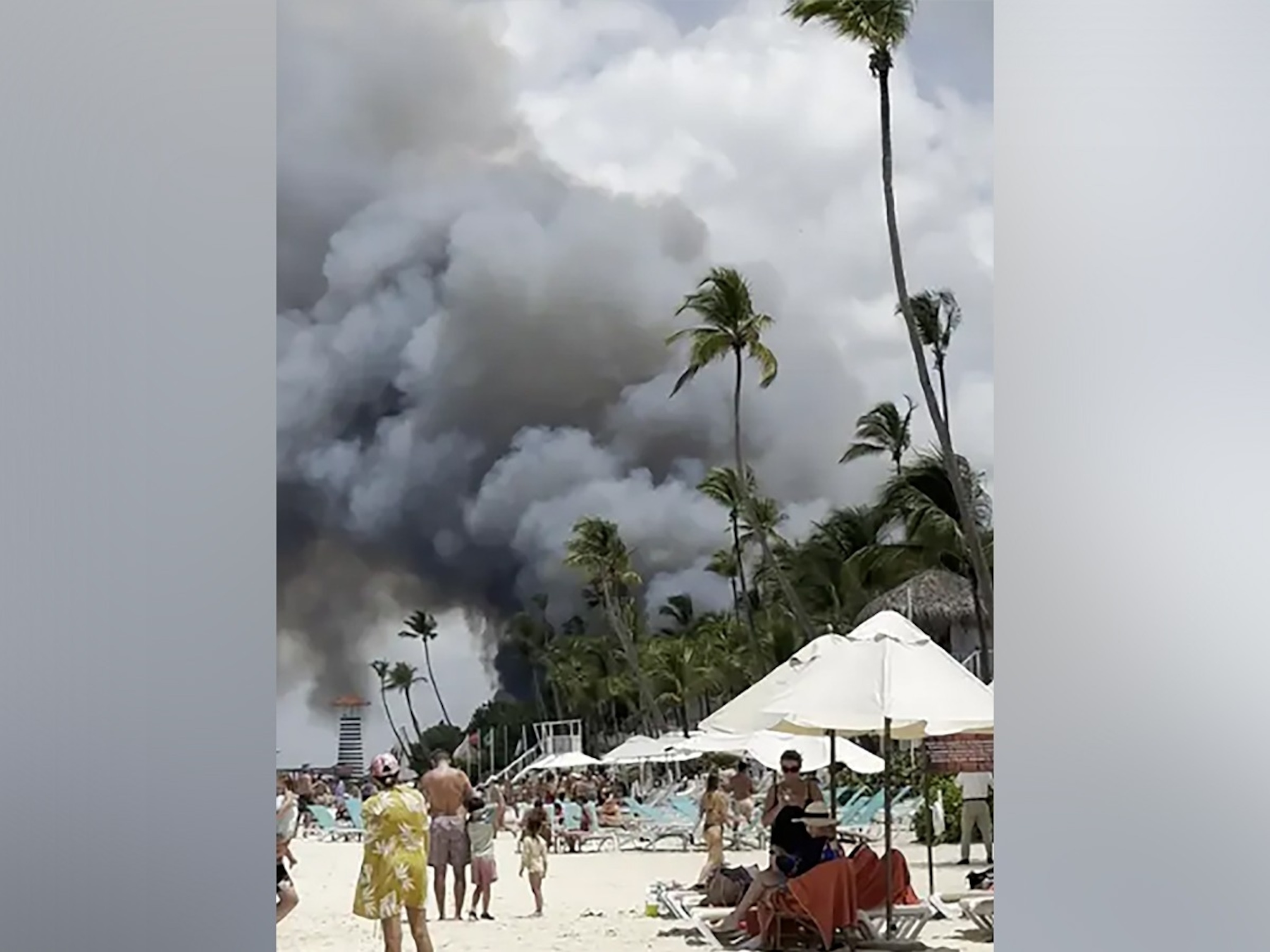 Tourist dead after massive fire breaks out at Dominican Republic resort ...