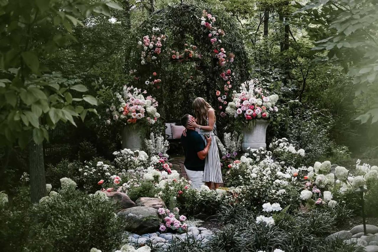 Taylor Swift and Travis Kelce’s Wedding Could Have ‘Larger Florals and ...