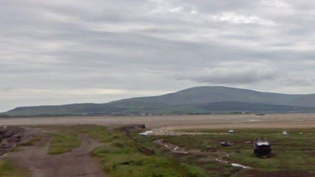 Water warning as six cut off by estuary tide - AOL