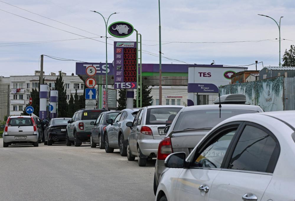 Ukraine strikes knock out power in key city in Russian-occupied Crimea ...
