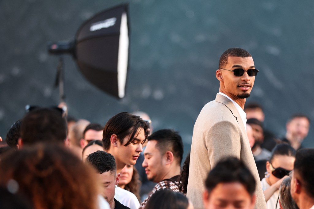 Spurs’ Victor Wembanyama attends Louis Vuitton show in Paris after NBA ...