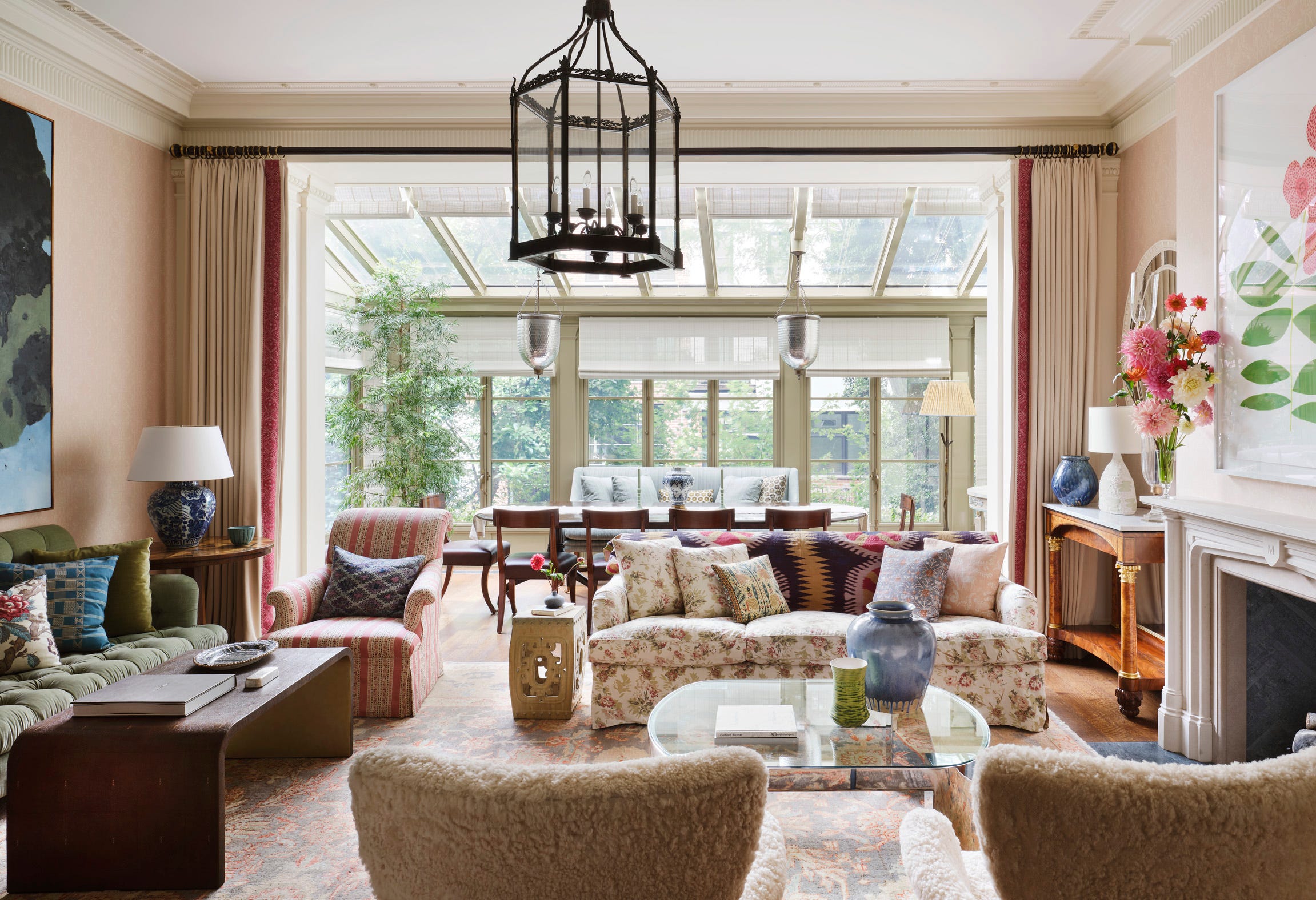 Designers Predict These 6 Living Room Trends Will Be Everywhere in 2026 ...