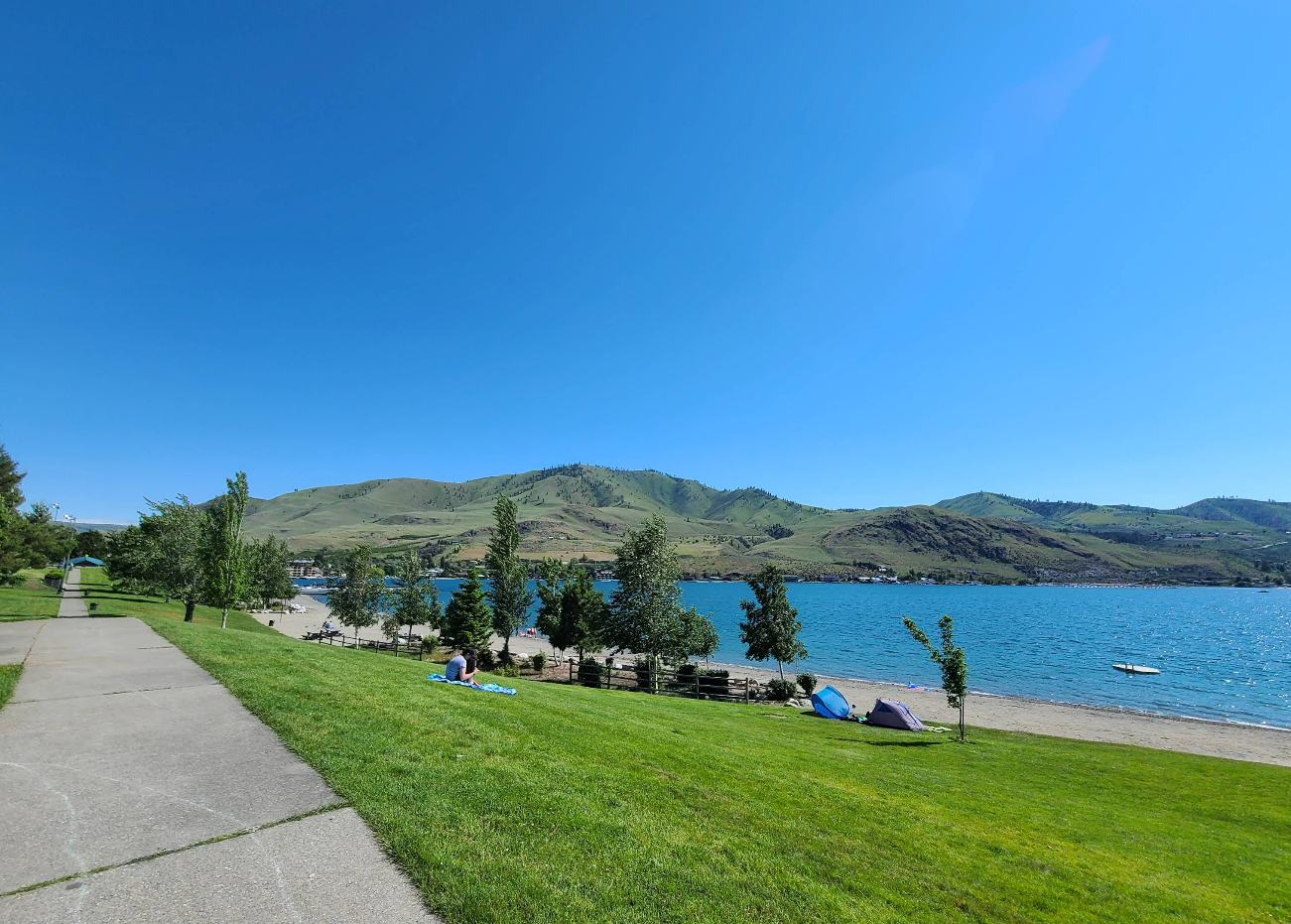 The Lake Towns That Deliver a Beach-Vacation Feel Without Beach ...