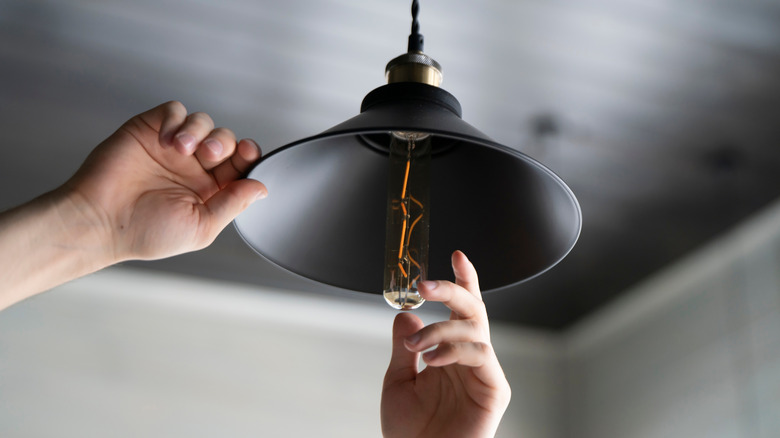 The Once-Popular Lighting Choice That's Looking Very Dated (& How To ...