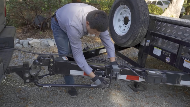 Here's What You Need To Tow Safely In Windy, Bumpy Conditions - AOL