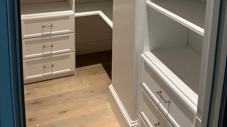 The Common Feature That Is Seriously Outdating Your Closet (& What To ...