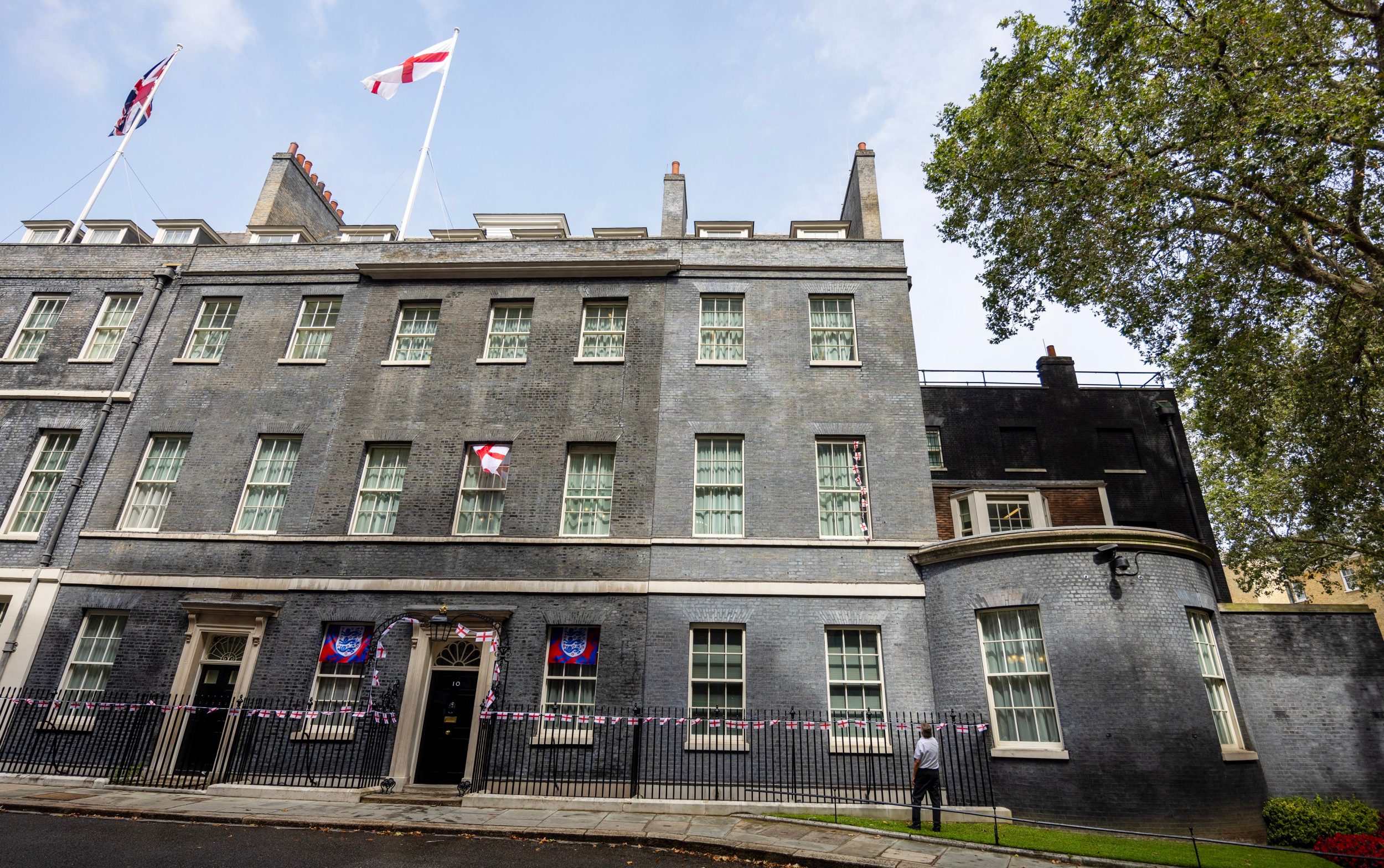 Downing Street fails to fly England flag for World Cup games - AOL