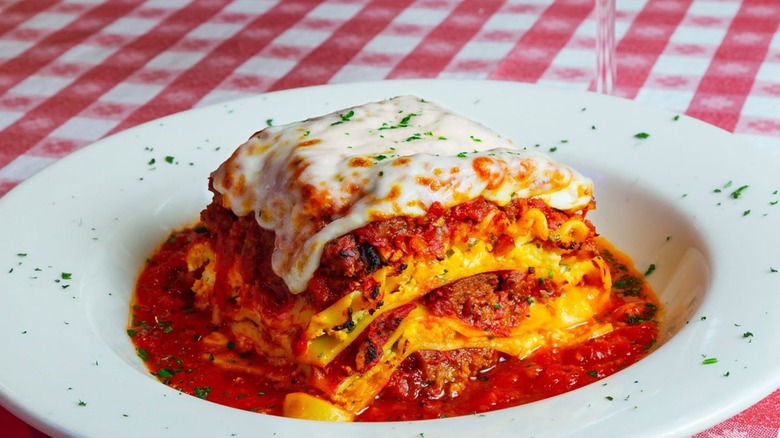 11 Restaurant Chain Lasagnas Ranked Worst To Best, According To ...