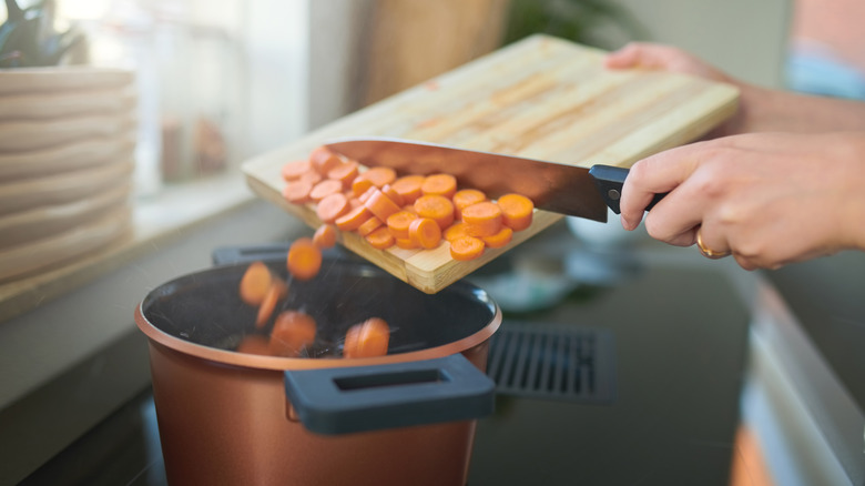 Use Leftover Roast Beef For A Richer Stew - AOL