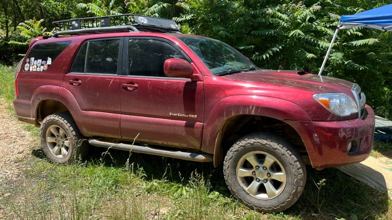 I Put Apple CarPlay In My Wife's 2006 Toyota 4Runner And I'm Never ...