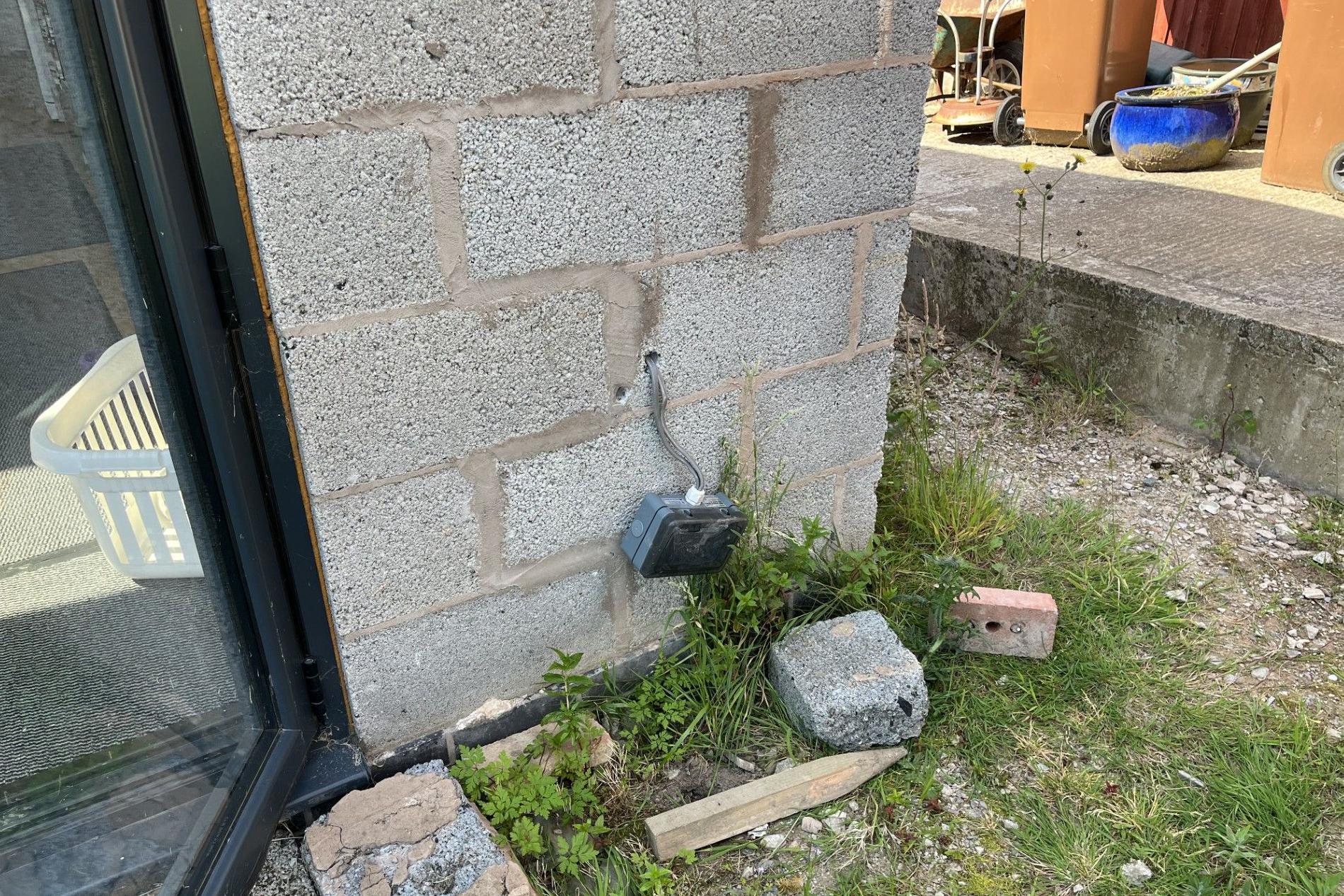 Rogue builder left our roof leaking and spent £30K we gave him in ...