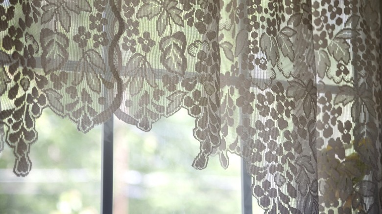 Ditch Boring Curtains And Blinds — Here's A Charming Idea For Kitchen ...