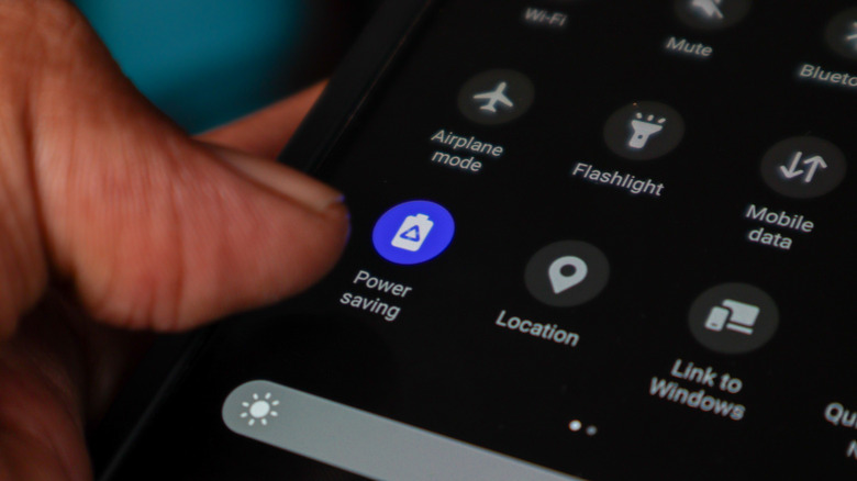 Here's What The 'Battery Saver' On Your Android Phone Actually Does - AOL