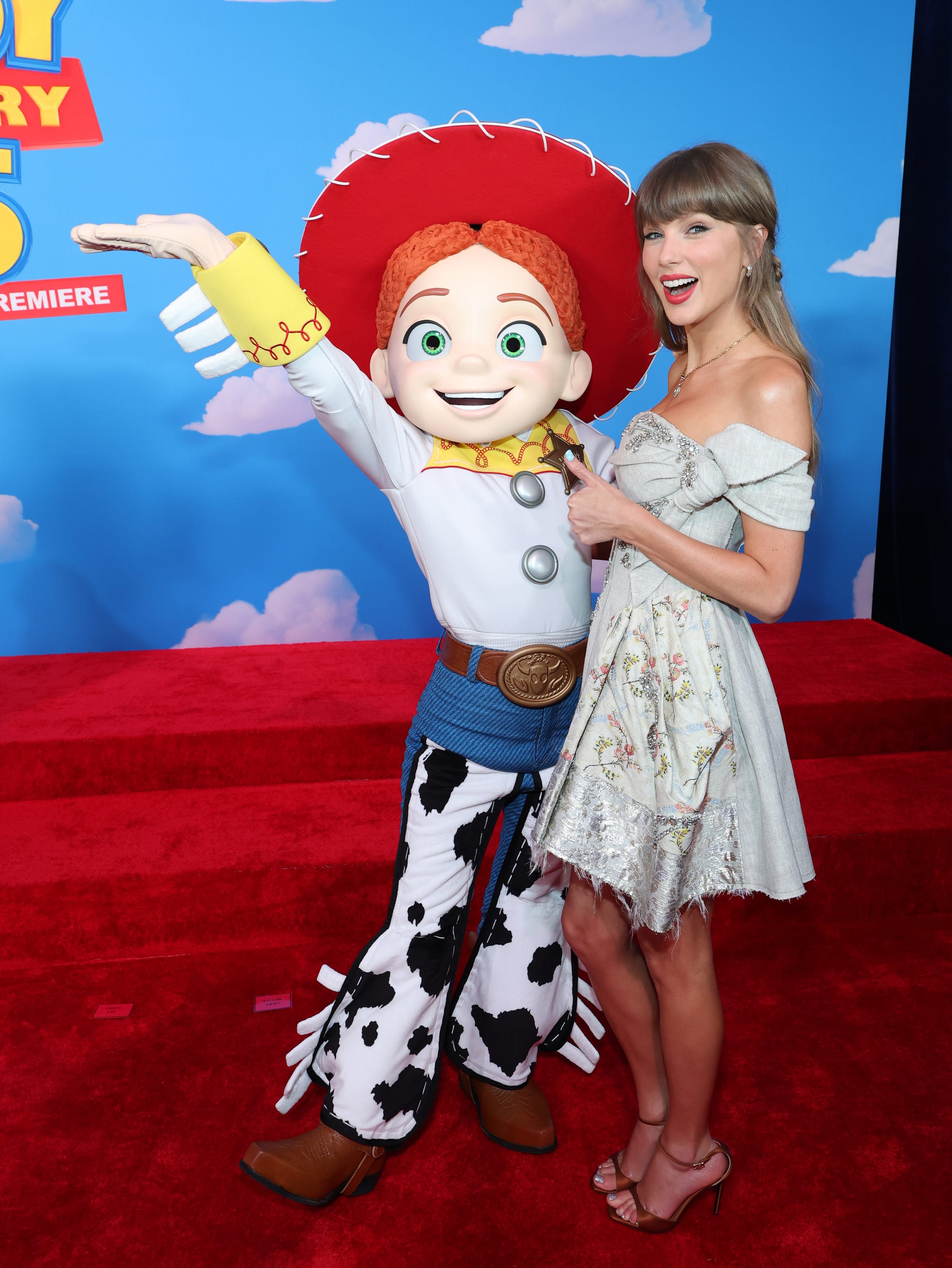 Nail Artists Say Taylor Swift’s Sky Blue Manicure Is One of Summer’s ...