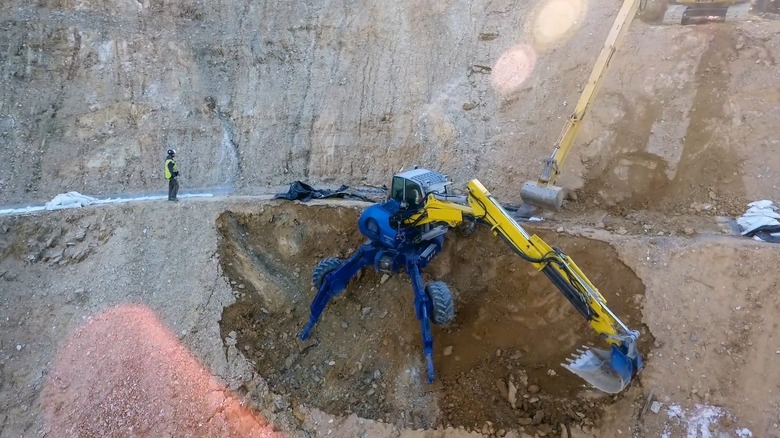 Backhoe Vs Excavator: How Are These Heavy-Duty Machines Different? - AOL