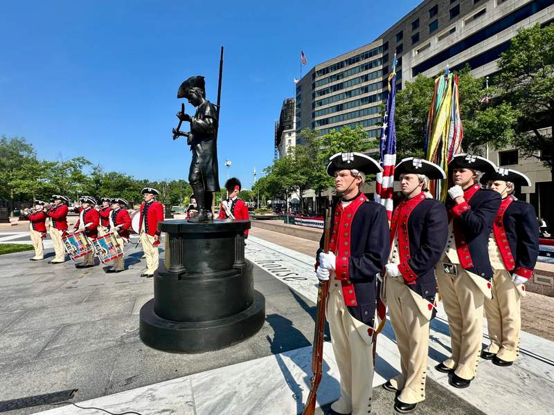 Freedom Plaza Unveils New Revolutionary War Statues - AOL