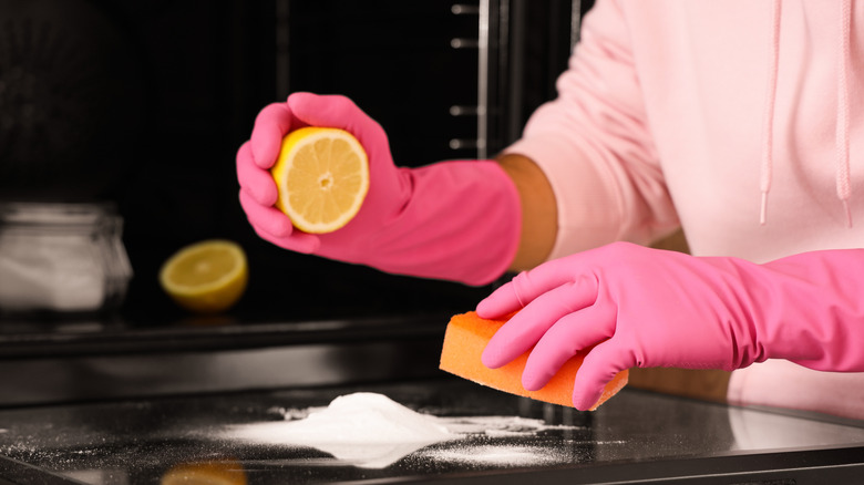 How To Clean Your Glass Oven Door Naturally Using Items You Already ...