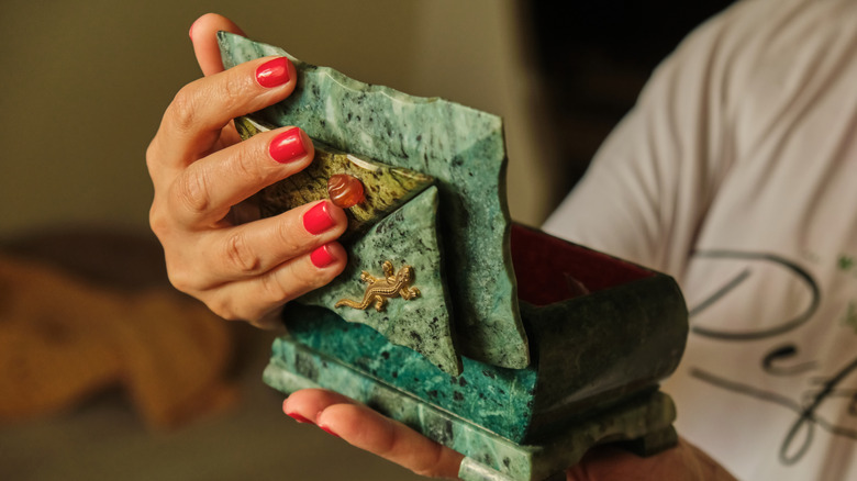 Nate Berkus Shares The Vintage Gem To Look Out For At Thrift Shops And ...