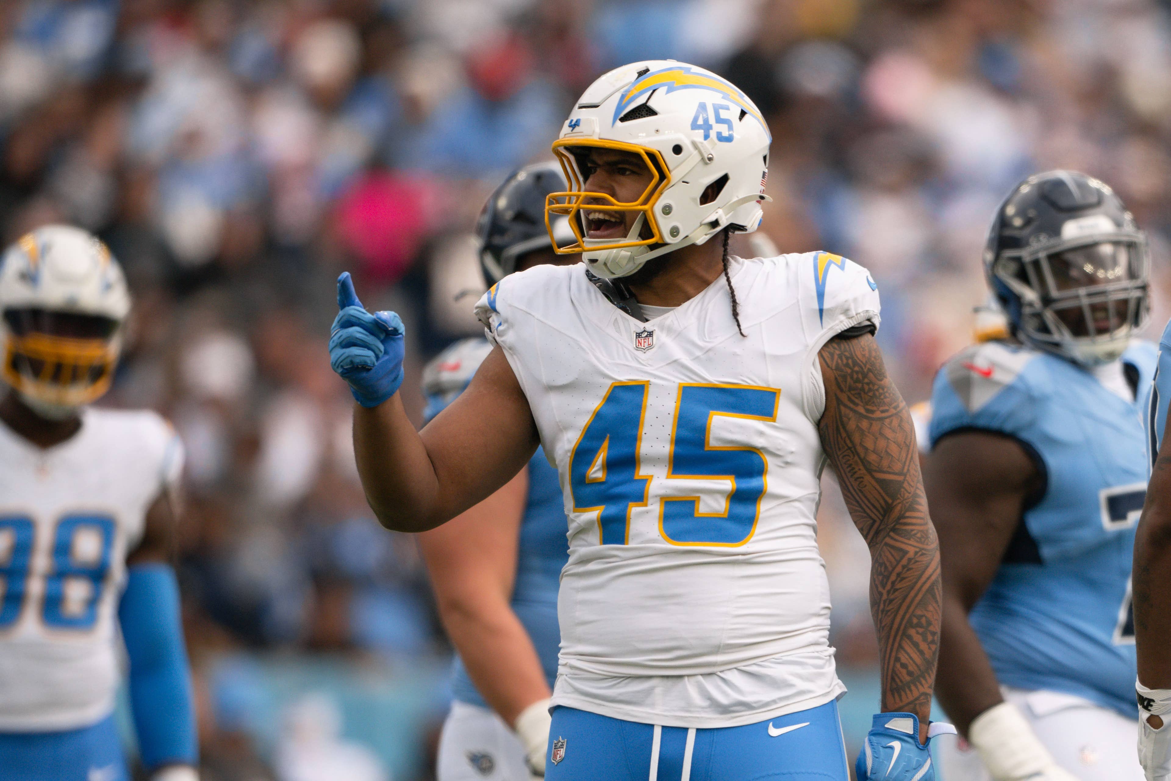 USA Today Ranked the Chargers' Defense in the NFL's Top 10 - AOL